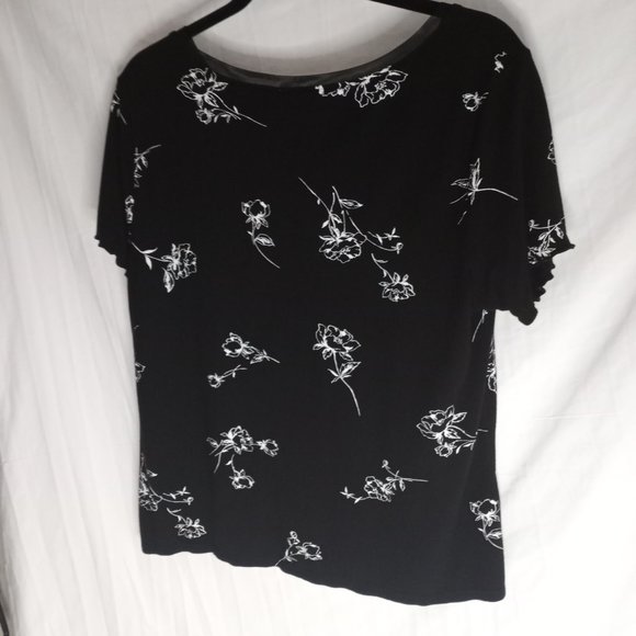 Emma James | Tops | Womens Xl Emma James White Roses Blouse | Poshmark